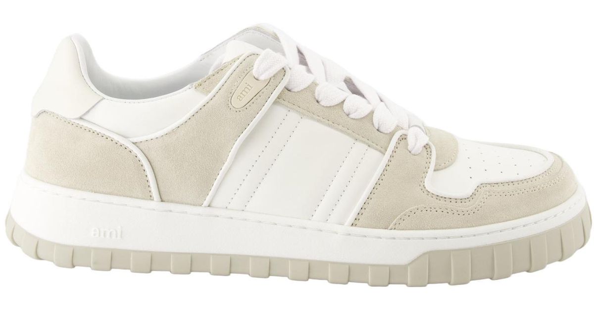 Ami Paris Ami Logo Embossed Low-Top Sneakers in White for Men | Lyst