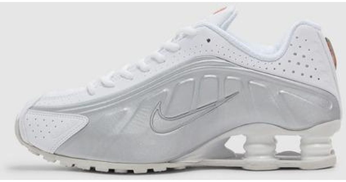 Nike Shox R4 Sneaker in Gray for Men | Lyst