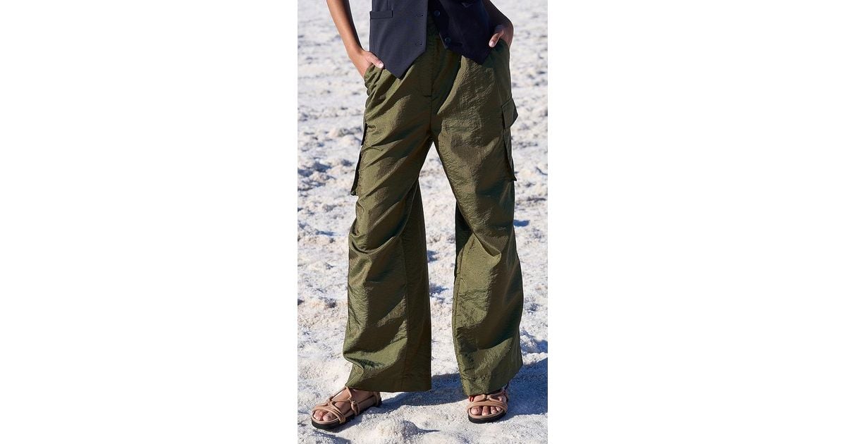 Tibi Crispy Nylon Pleated Cargo Pants in Green | Lyst