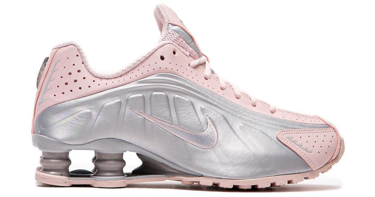 Nike Shox R4 Barely Rose Metallic Platinum in Black | Lyst