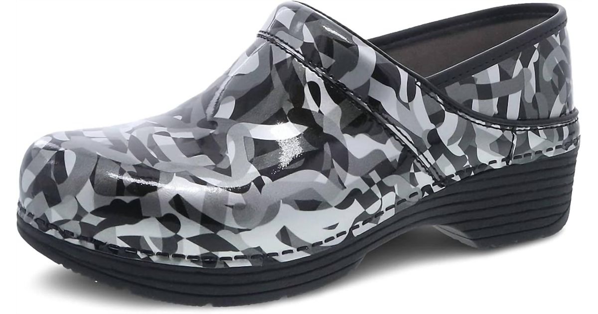 Dansko Lt Pro Patent Clog in Black | Lyst
