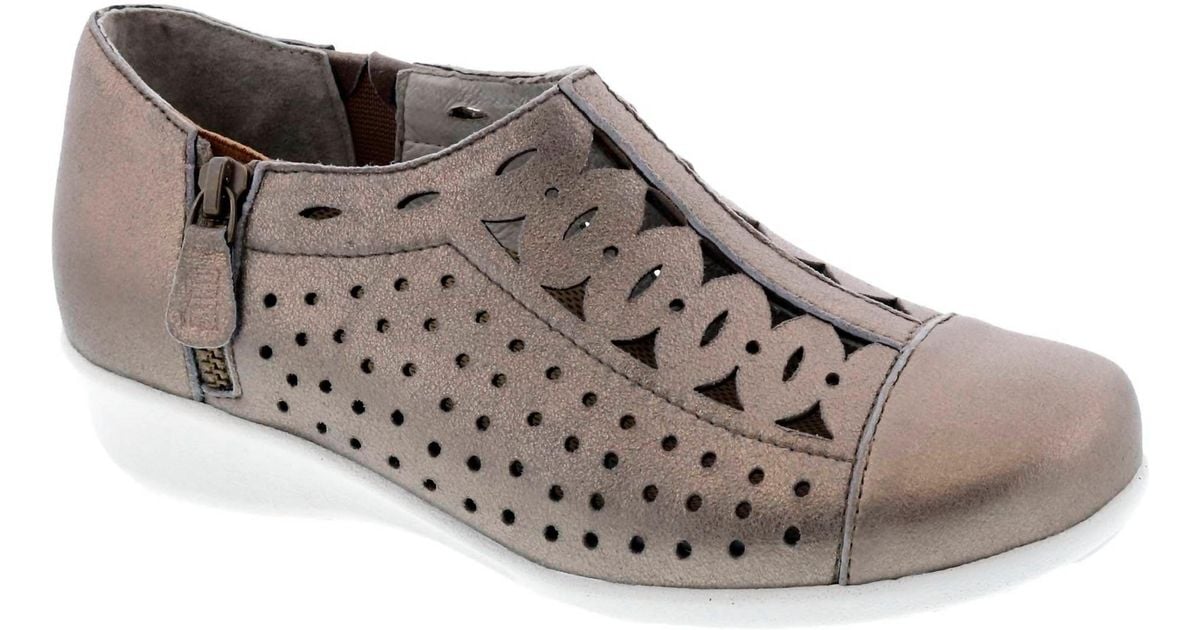 Drew Shoes Metro Dusty Leather Sandals in Black | Lyst