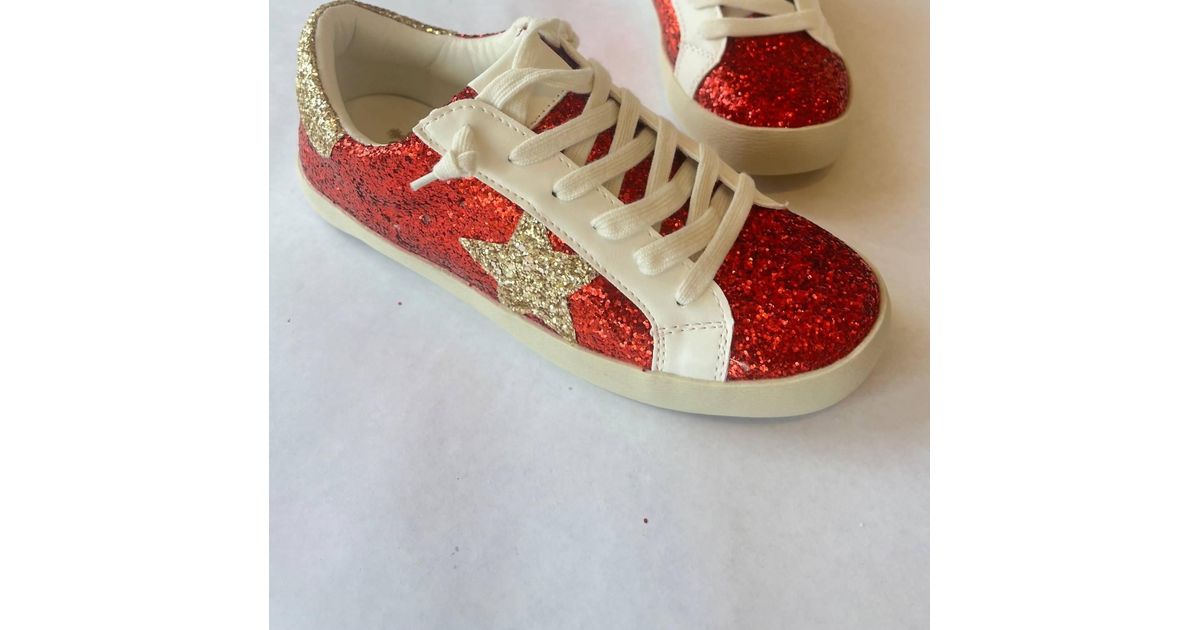 Camel Threads Star Of The Show Sneaker in Red | Lyst