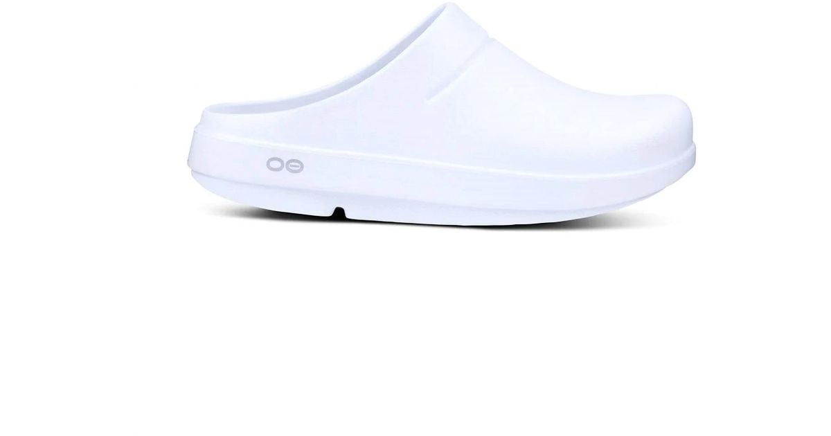 OOFOS Oocloog in White | Lyst