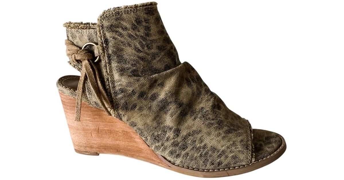 Very G Keely Wedge Sandal in Brown | Lyst