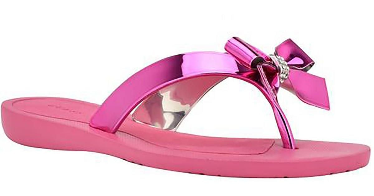 Guess Metallic Thong Flat Sandals in Pink | Lyst