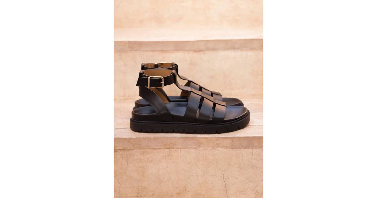 Bobbies Nellie Flat Sandals in Black | Lyst