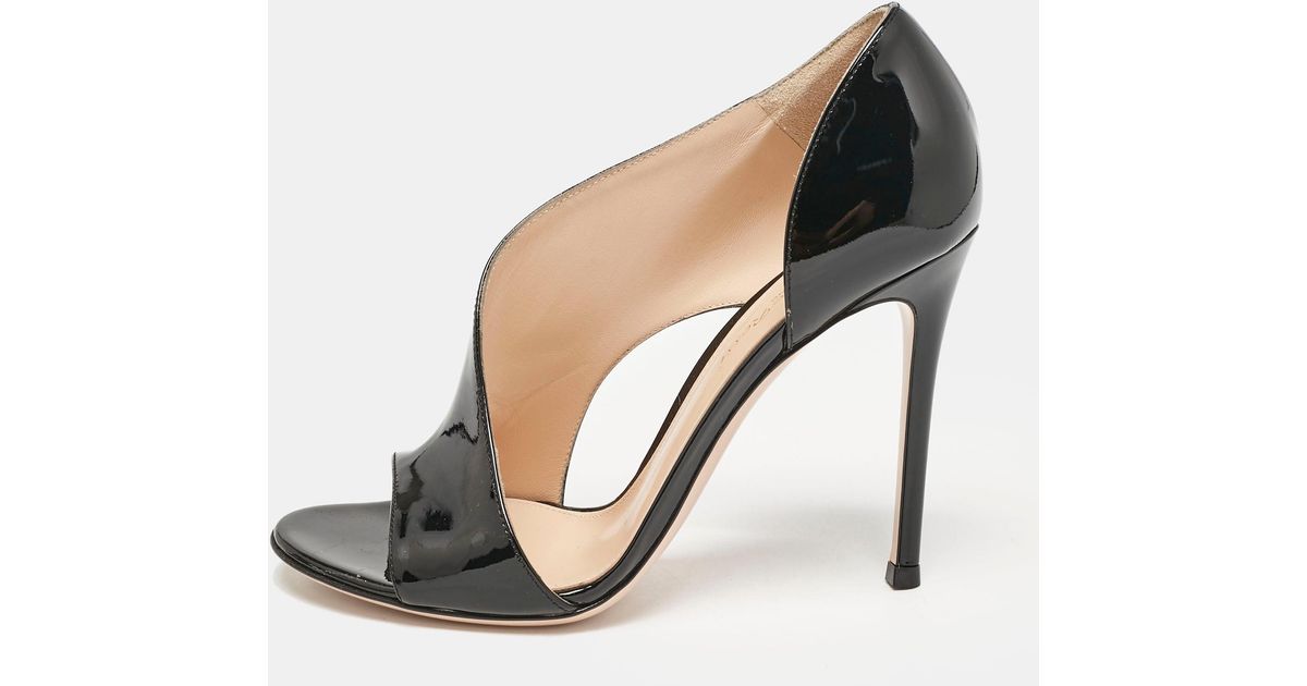 Gianvito Rossi Patent Leather Demi Cut Out Pumps in Natural | Lyst
