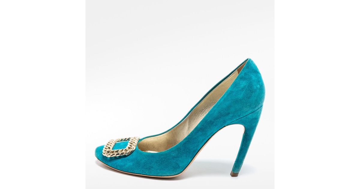 Roger Vivier Suede Chain Detail Round Toe Pumps in Blue | Lyst