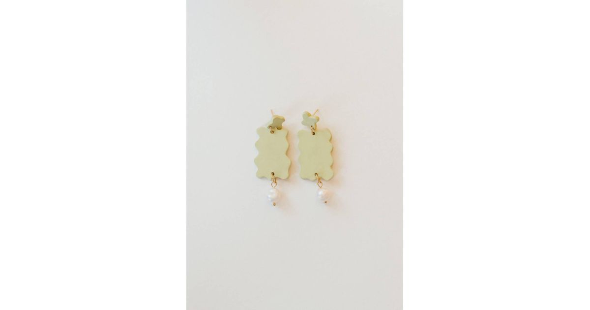 Audrey Harper Co Scallop Clay Earrings in White | Lyst
