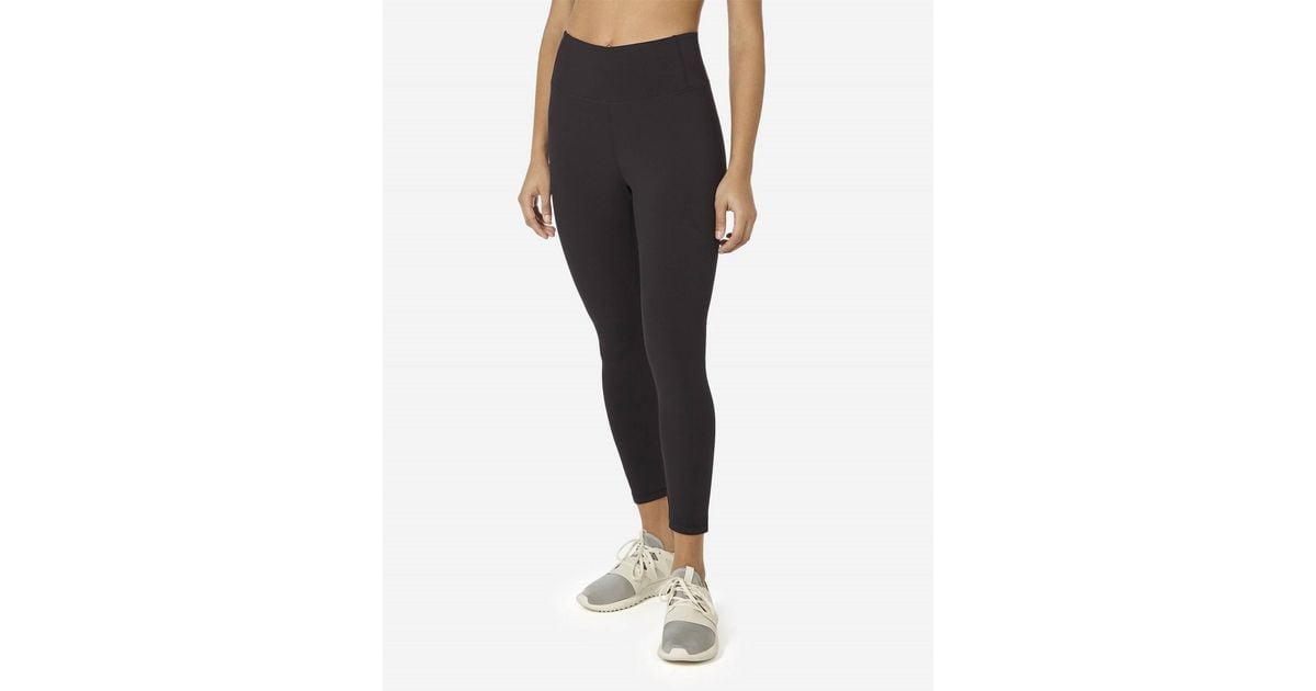 Danskin Breeze Capri Leggings in Black | Lyst