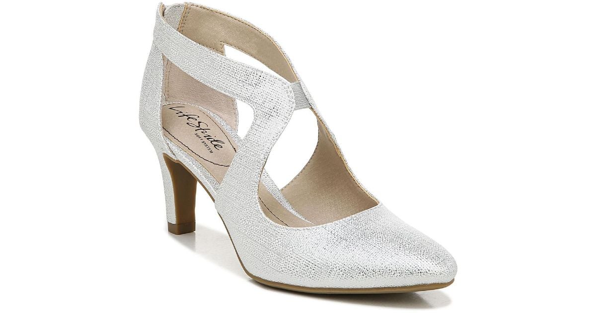 LifeStride Giovanna 2 Comfort Insole Cut-Out Pumps in White | Lyst