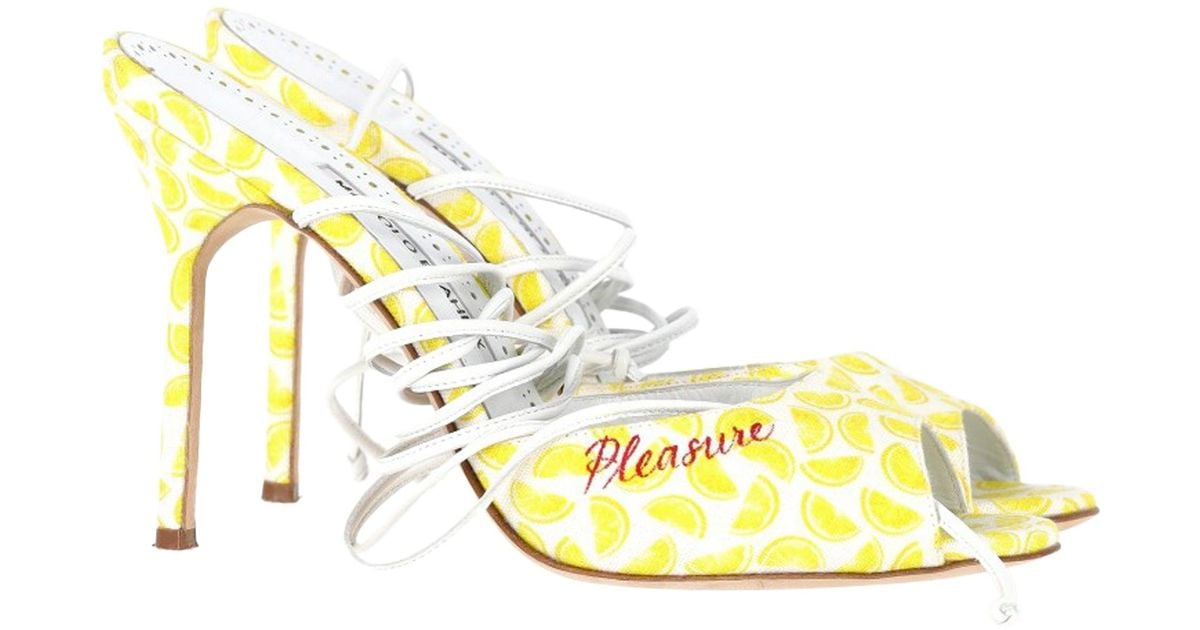 Manolo Blahnik Jada Lemon Print Strappy Heeled Sandals in Yellow | Lyst