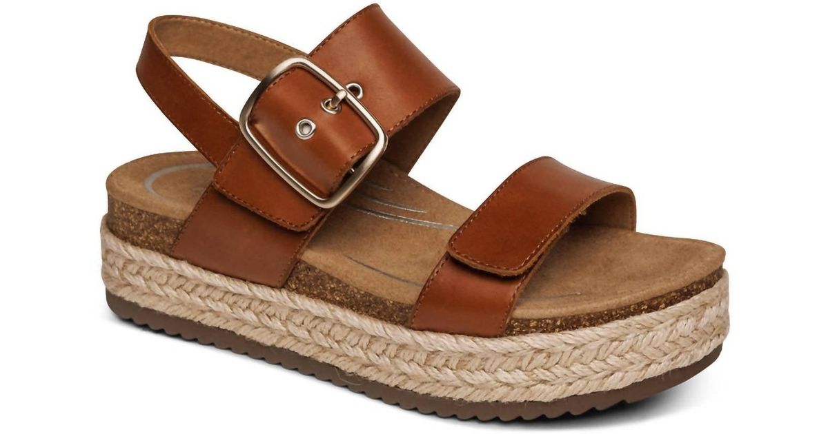 Aetrex Vania Arch Support Platform Sandal in Brown | Lyst