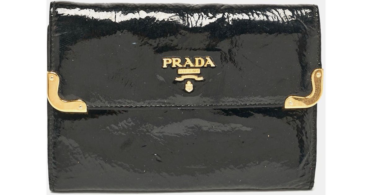 Prada Patent Leather Trifold Wallet in Black | Lyst