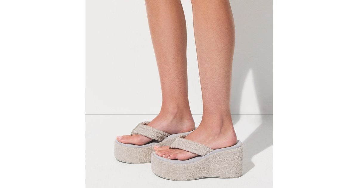Skims Platform Sandal in Pink | Lyst
