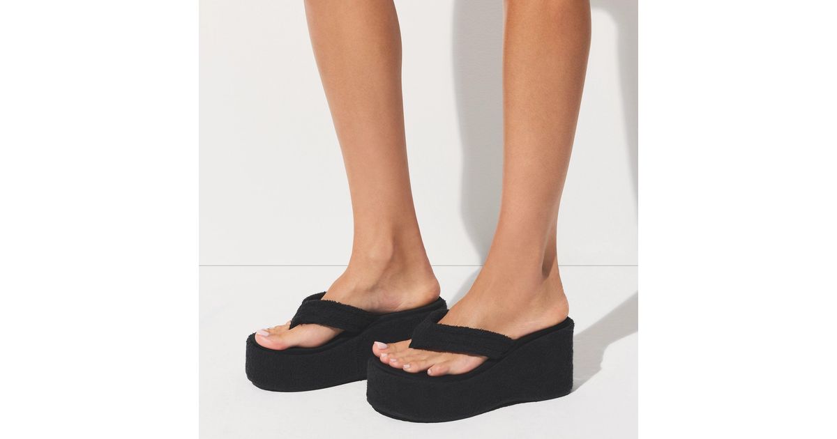Skims Platform Sandal in Black | Lyst