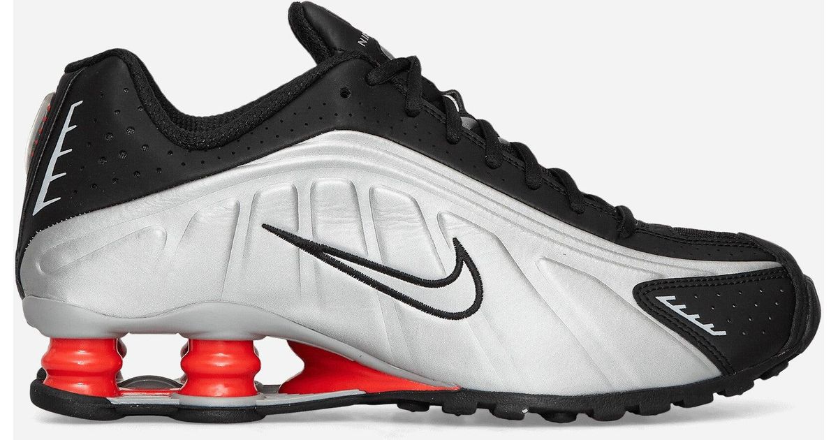 Nike Shox R4 Sneakers Metallic Silver / Black in White for Men | Lyst