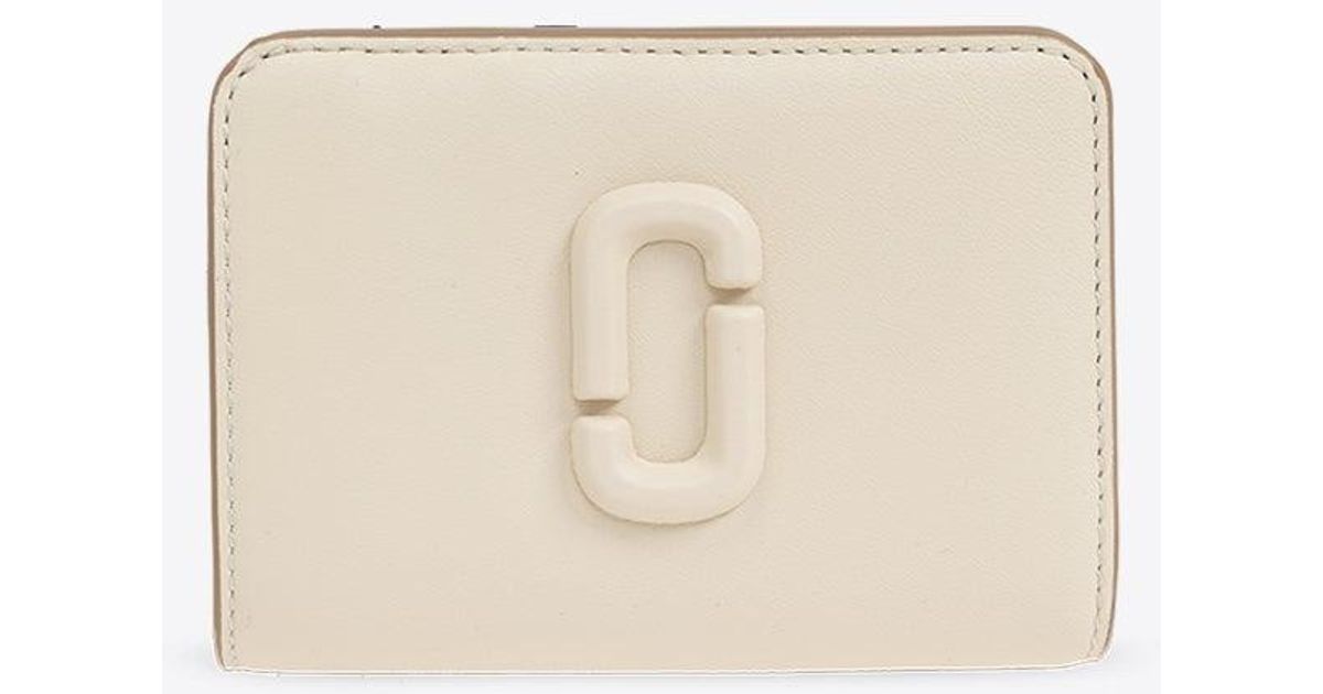 Marc Jacobs The Mini J Marc Leather Compact Wallet in White | Lyst