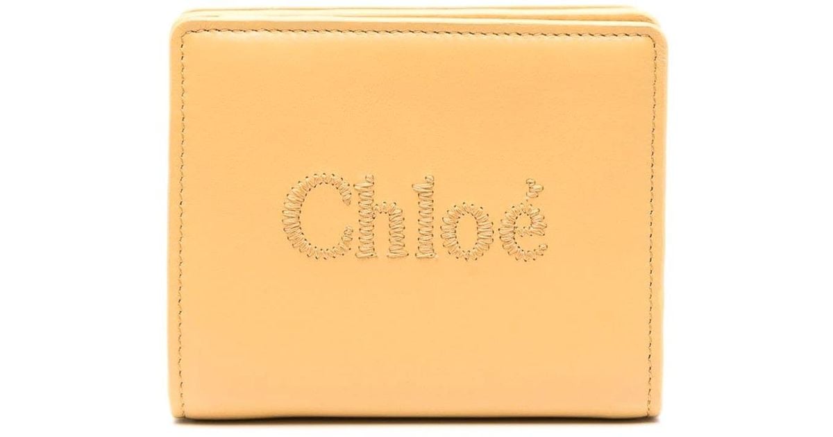 Chloé Front Logo Wallet in Natural | Lyst