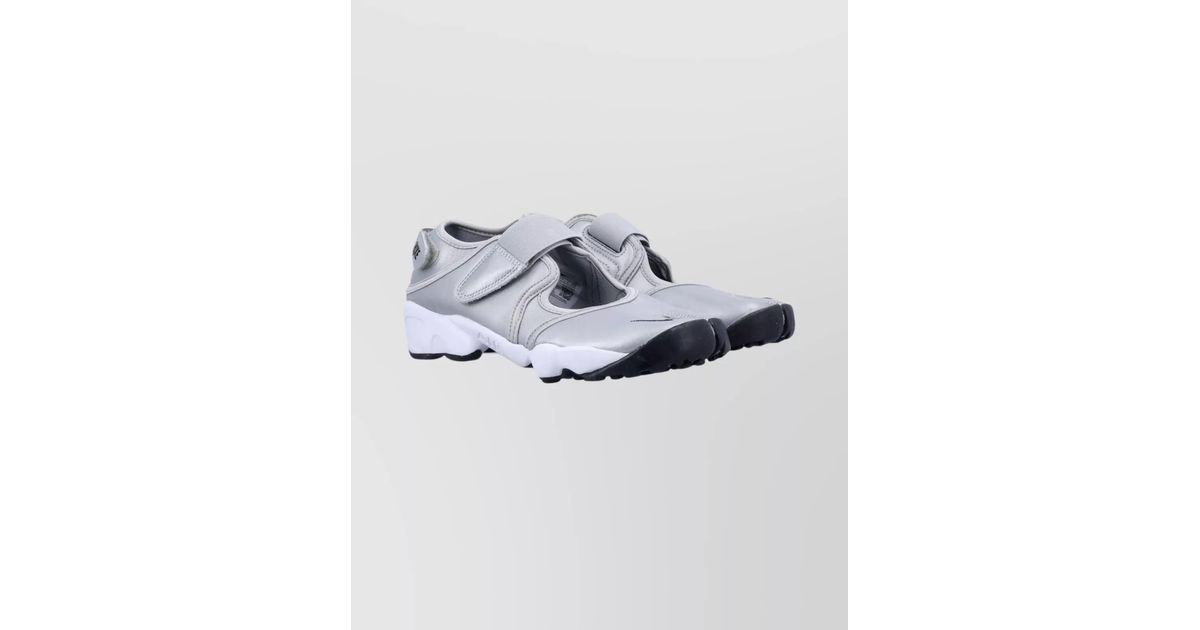 Nike Low-Top Sneakers Split-Toe Design in Metallic | Lyst