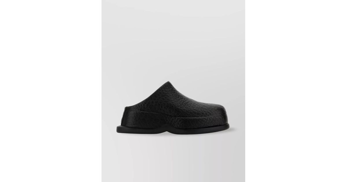 McQueen Wave Leather Slides Round Toe in Black | Lyst UK
