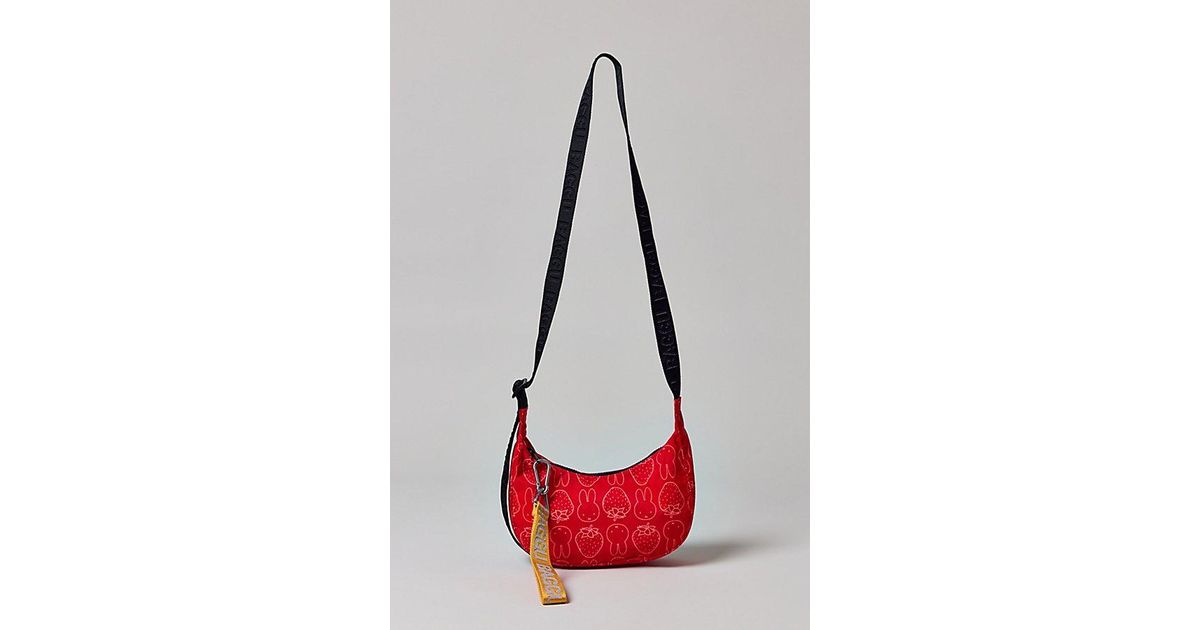 BAGGU Miffy Uo Exclusive Small Nylon Crescent Bag in Red | Lyst Canada