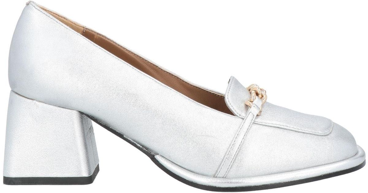 Emanuélle Vee Loafer in White | Lyst