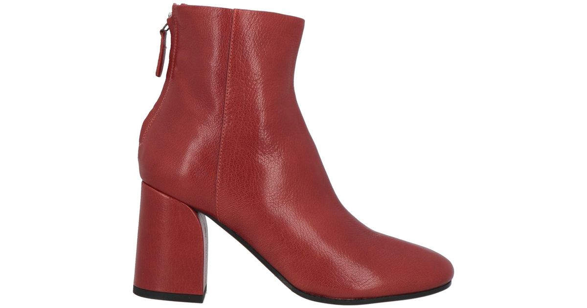 LA PETITE MAISON Brick Ankle Boots Leather in Red | Lyst