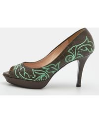 Versace Embroidered Leather Platform Pointed Toe Pumps in Natural | Lyst