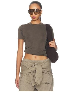 Shoppen Sie im Online-Store von REVOLVE | Die neuesten & aktuellen ...
