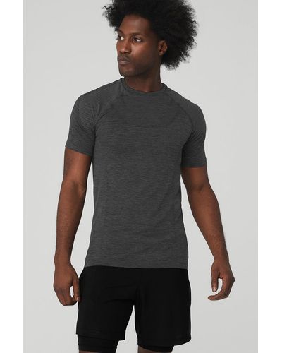 Alo Yoga Short sleeve t-shirts for Men | Online Sale up to 61% off | Lyst