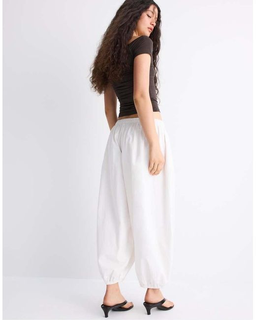 Stradivarius Poplin Bloomer Trousers in White | Lyst UK