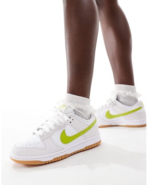 Nike Dunk Low Sneakers in White | Lyst