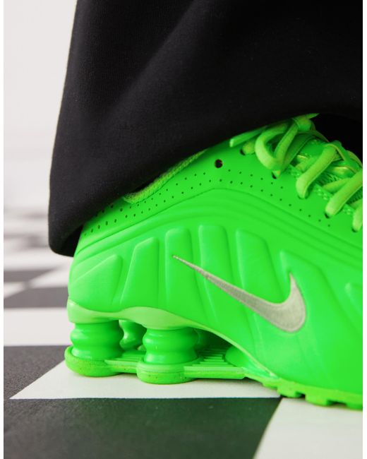 Nike Shox R4 Sneakers in Green | Lyst