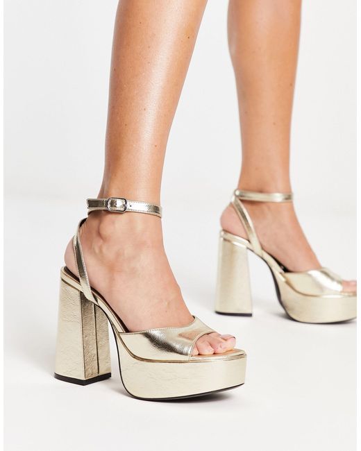 Sandales à talon compensé Bershka en coloris Neutre | Lyst