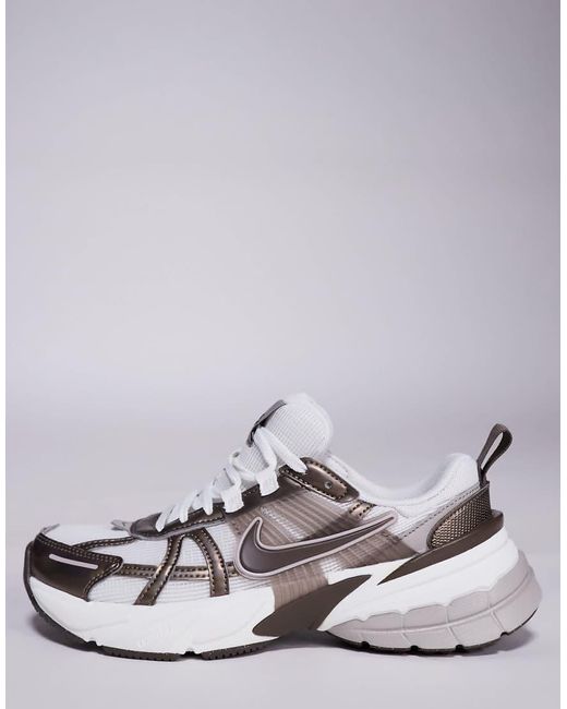 Nike V2k Run Trainers in Natural | Lyst UK