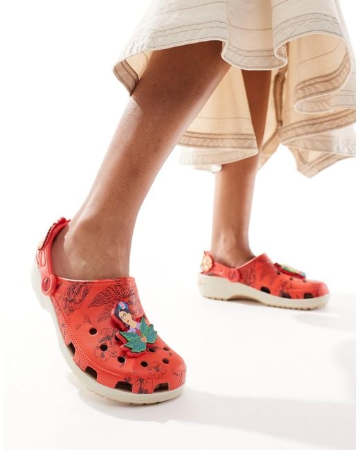 Crocs™ Frida Kahlo Classic Clogs in Pink | Lyst