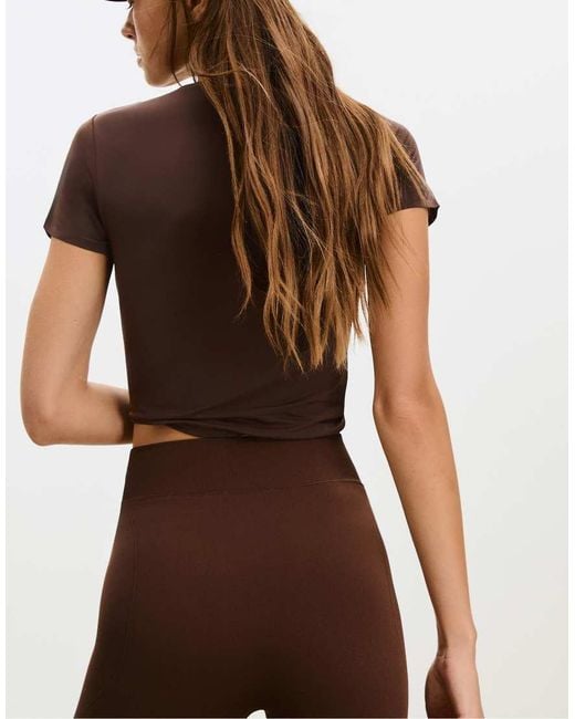 Stradivarius Basic Polyamide T-Shirt in Brown | Lyst UK