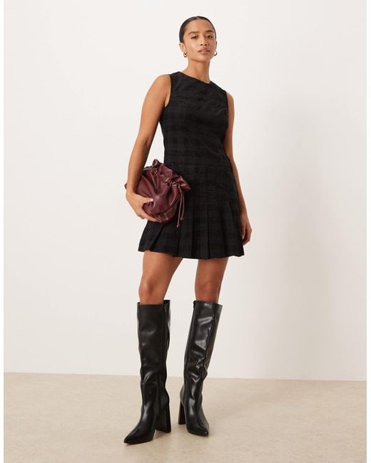 Nobody's Child Petite Pleated Mini Dress in Black | Lyst