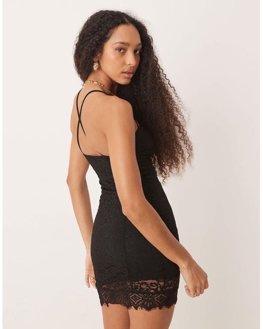 Assos design - robe caraco courte en dentelle avec ourlet à volants ASOS en coloris Noir | Lyst
