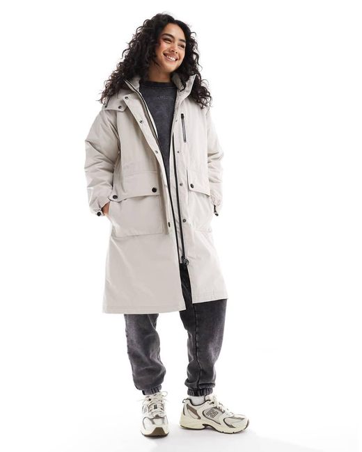 Barbour Kaylee Insulated Showerproof Coat in White | Lyst UK
