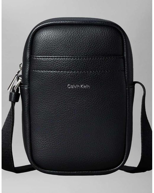 Calvin Klein Jeans Slim Reporter Cross Body Bag in Black for Men | Lyst UK