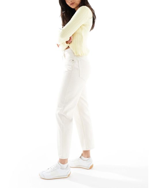 Pull&Bear High Rise Mom Jean in White | Lyst