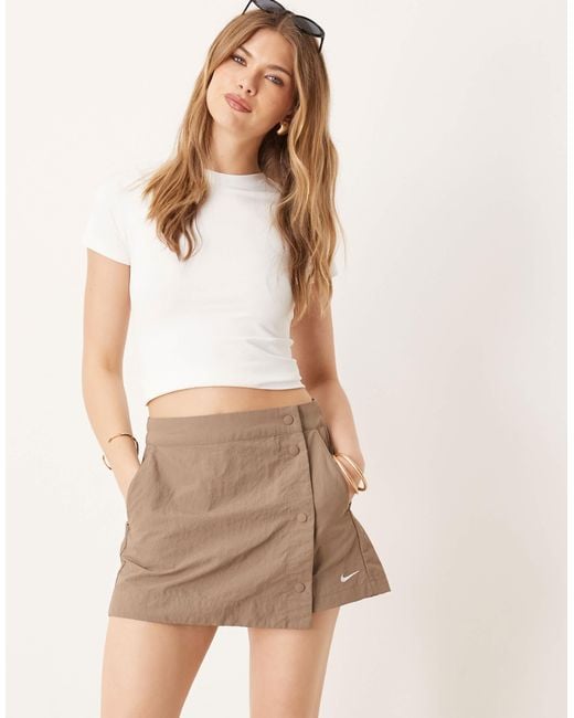 Nike Essentials Woven Skort in Natural | Lyst