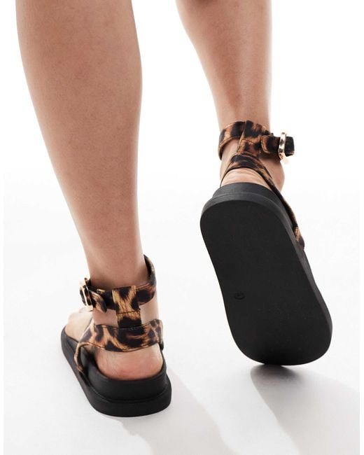 London Rebel Toe Loop Sandals | Lyst