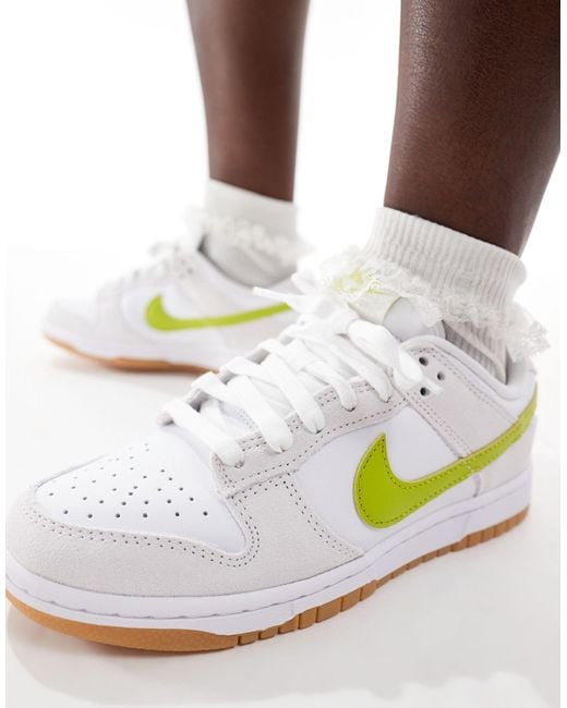 Nike Dunk Low Sneakers in White | Lyst