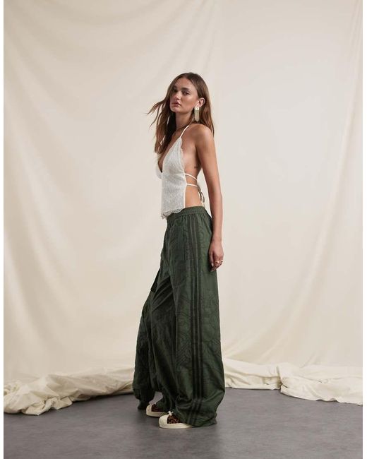 adidas Originals x ASOS Embroidered Track Pants in Green | Lyst UK