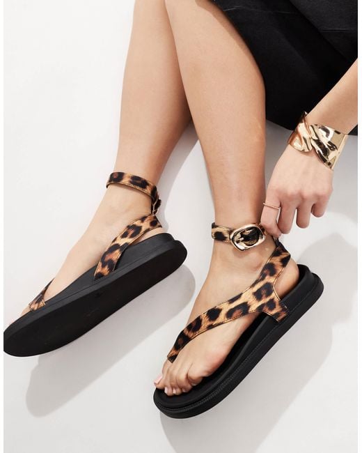 London Rebel Toe Loop Sandals | Lyst