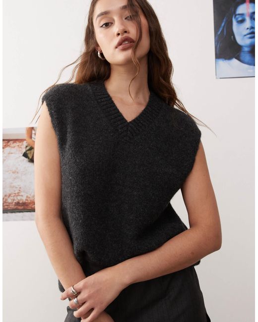 Weekday Kayla Wool Blend Oversized V Neck Vest in Black | Lyst